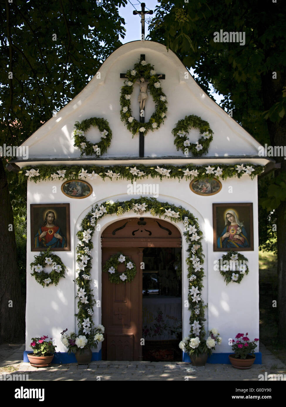 Ornate catholic chapel hi-res stock photography and images - Alamy