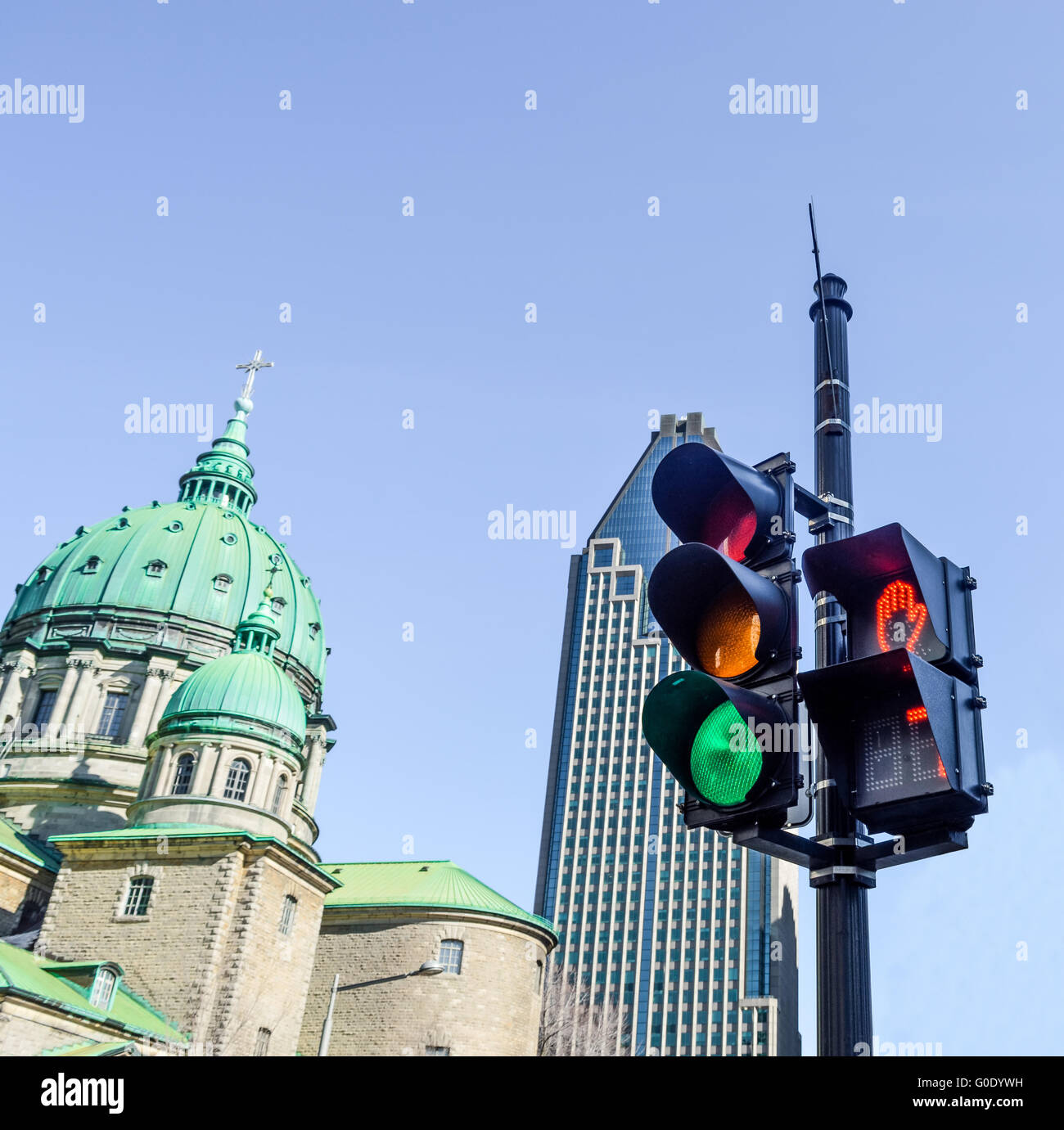 Green color on the traffic light in Montreal downtown Stock Photo - Alamy