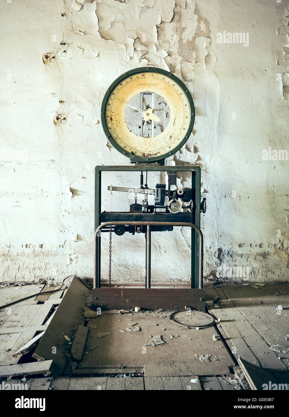 old factory scales Stock Photo - Alamy