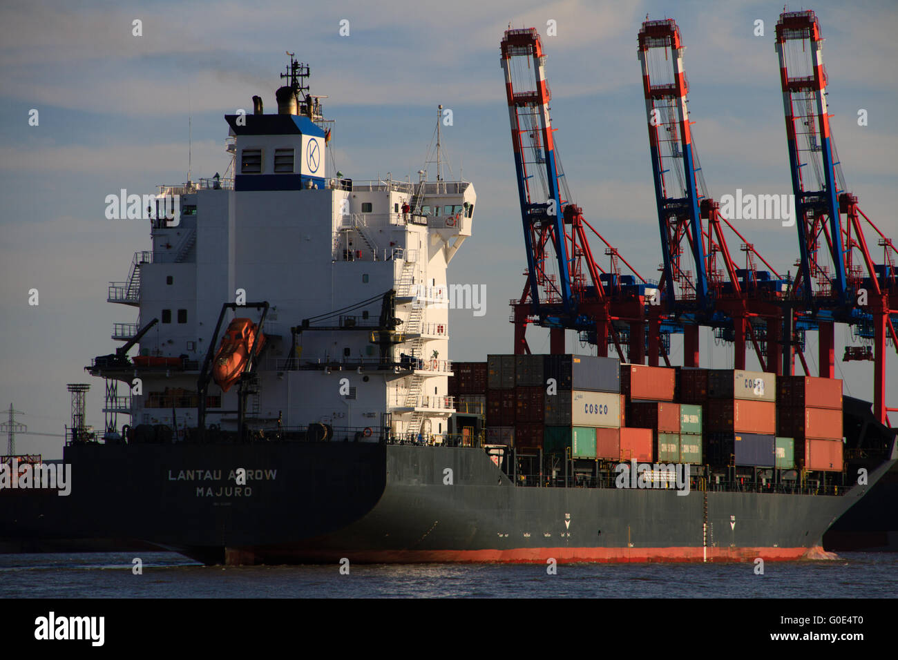 Feeder vessel hi-res stock photography and images - Alamy