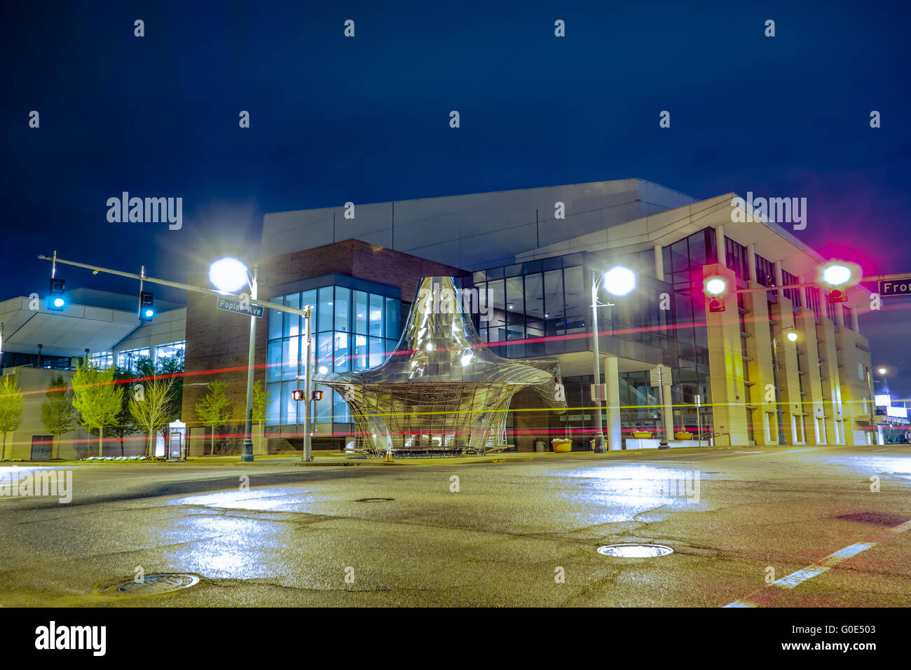 memphis tennessee city streets at night Stock Photo - Alamy