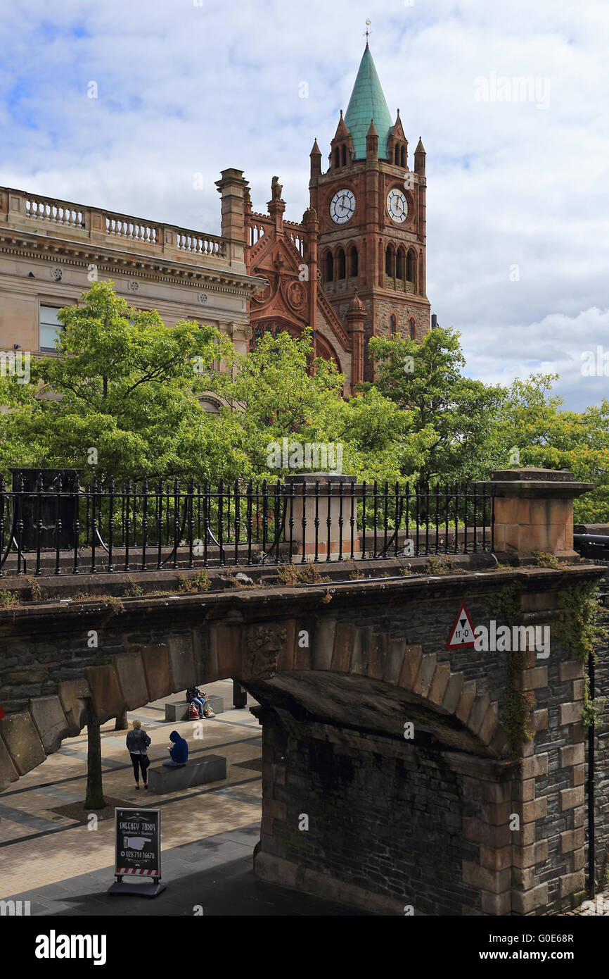 City gate and wall londonderry hi-res stock photography and images - Alamy