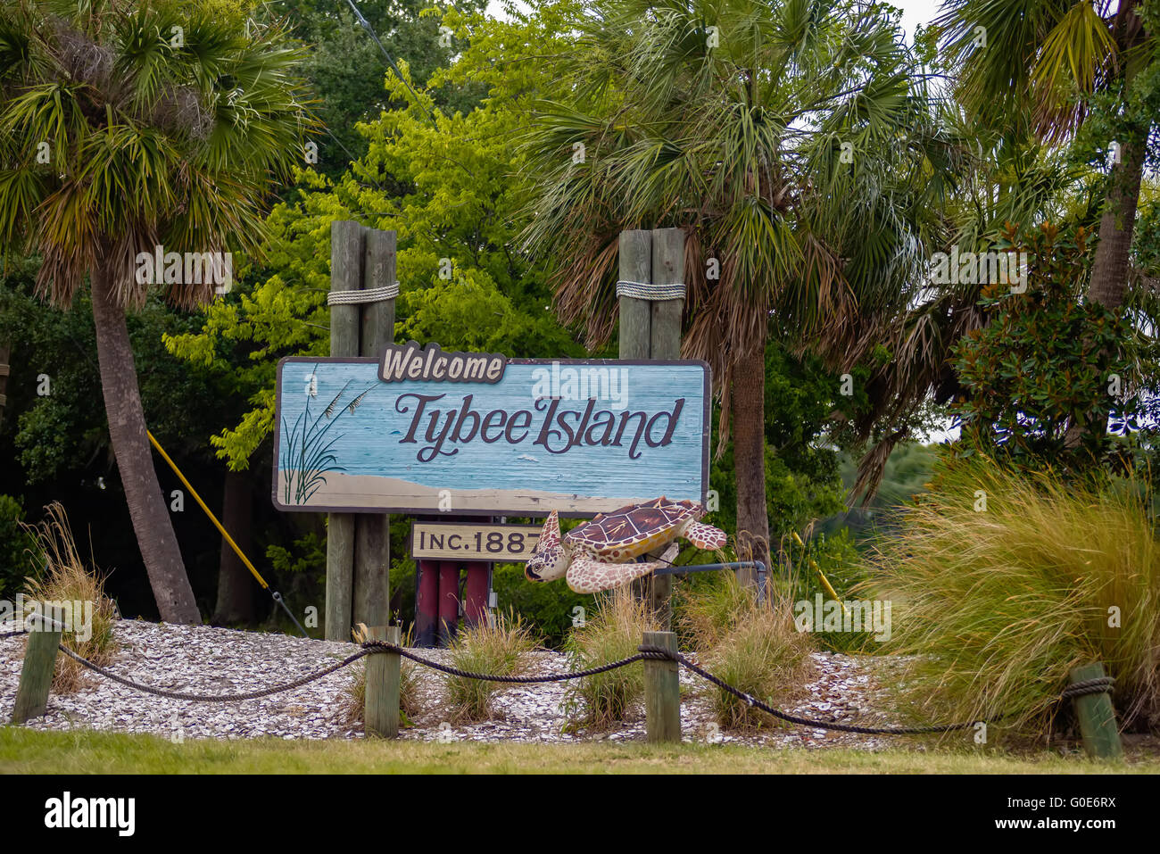 tybee island welcome greeting sign Stock Photo - Alamy