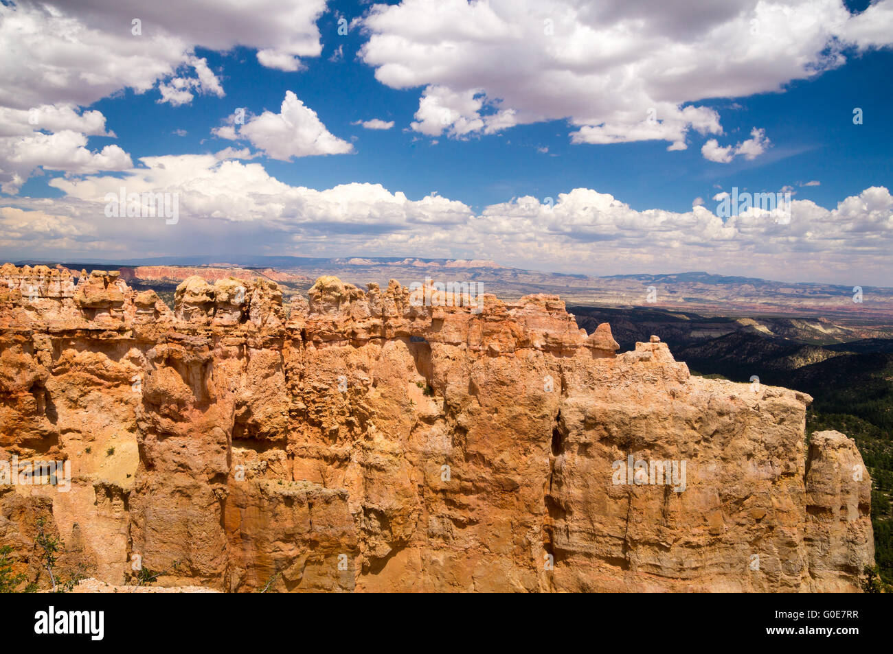Sandstone walls of Bryce canyon Stock Photo - Alamy