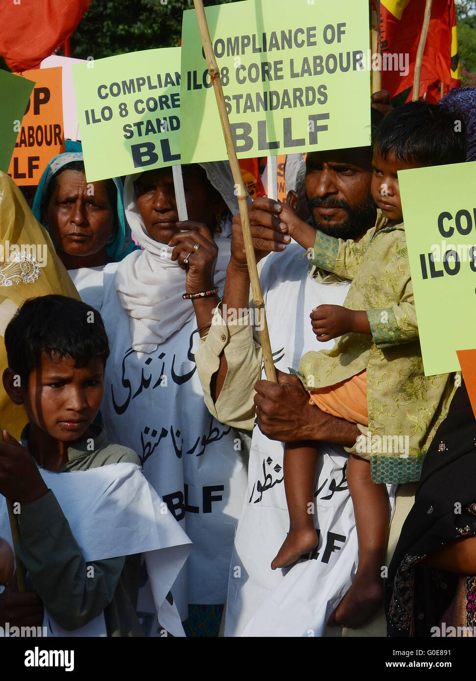 Bonded labour hi-res stock photography and images - Alamy