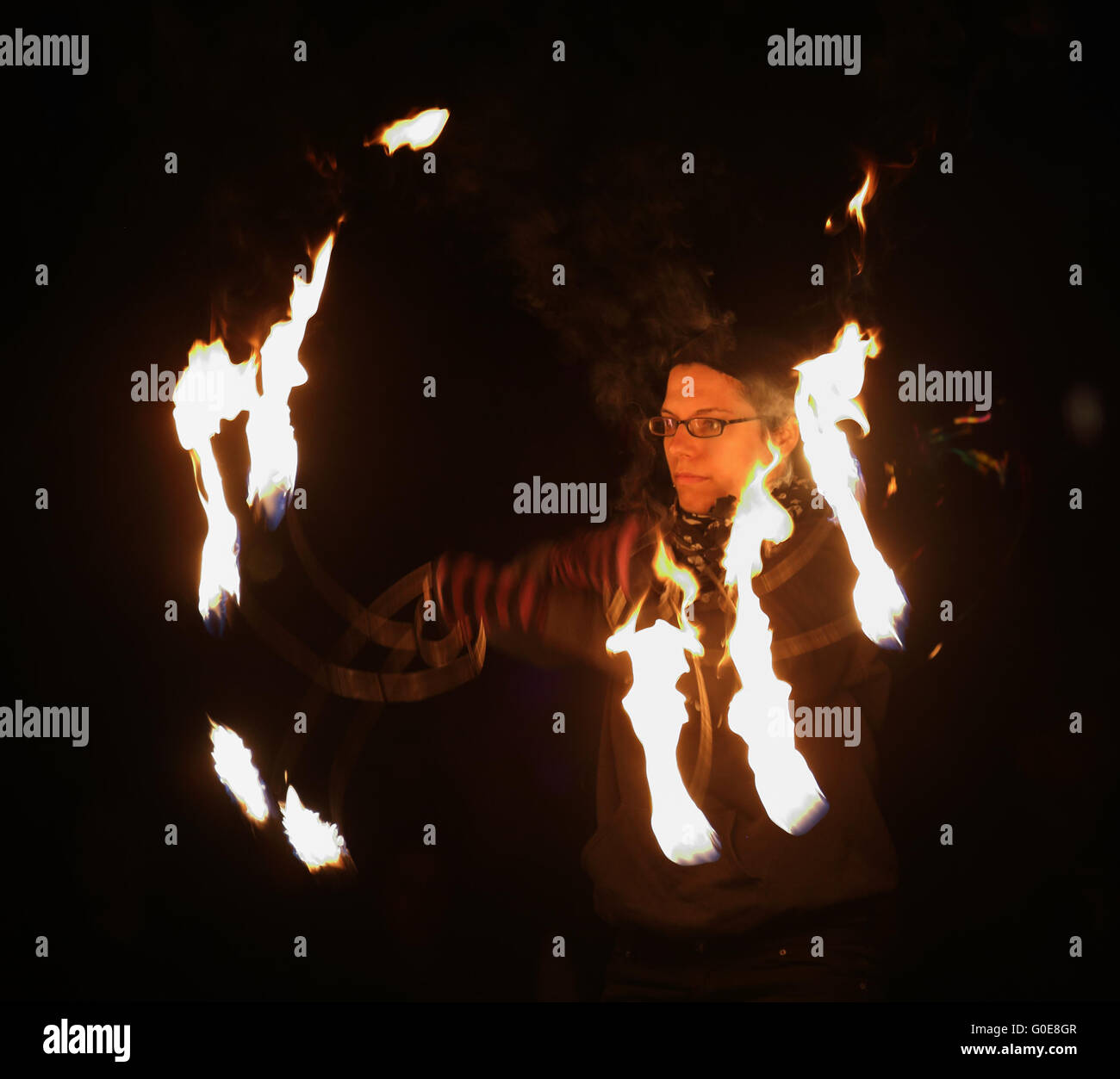 Feuershow hi-res stock photography and images - Alamy