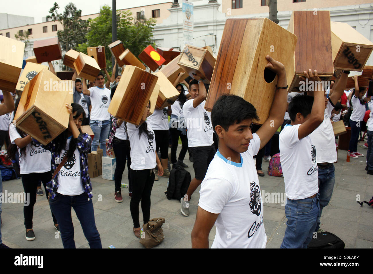 Peruvian cajon hi-res stock photography and images - Alamy