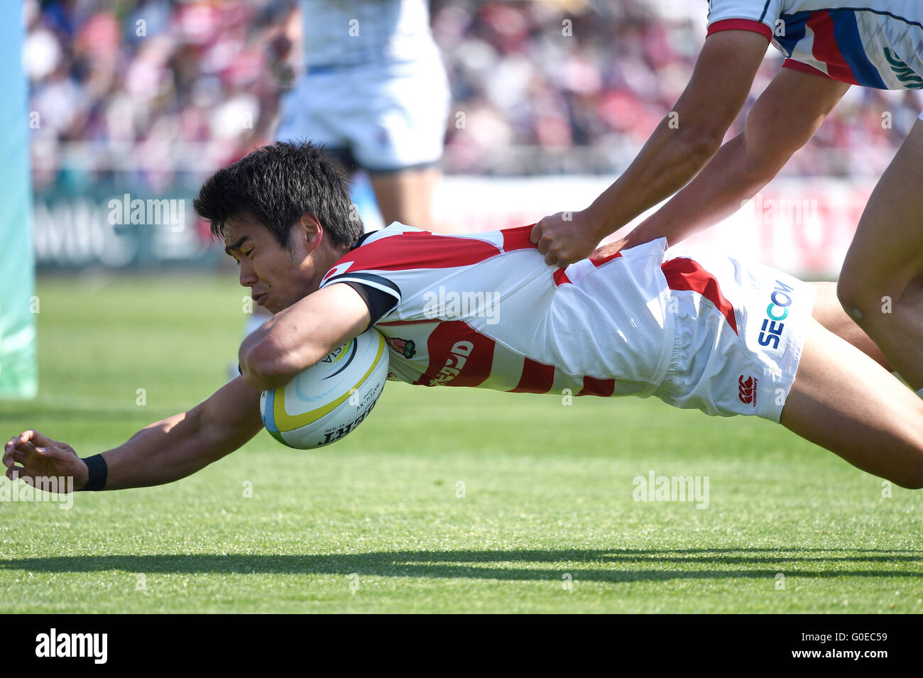 NHK SPRING Mitsuzawa Football Stadium, Kanagawa, Japan. 30th Apr, 2016. Kentaro Kodama (JPN ...
