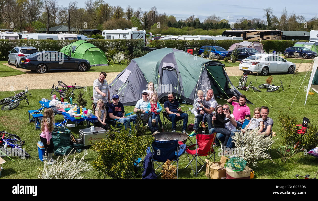 Henlow, Bedfordshire, UK. 01 May, 2016. Warm sunny weather helps ...