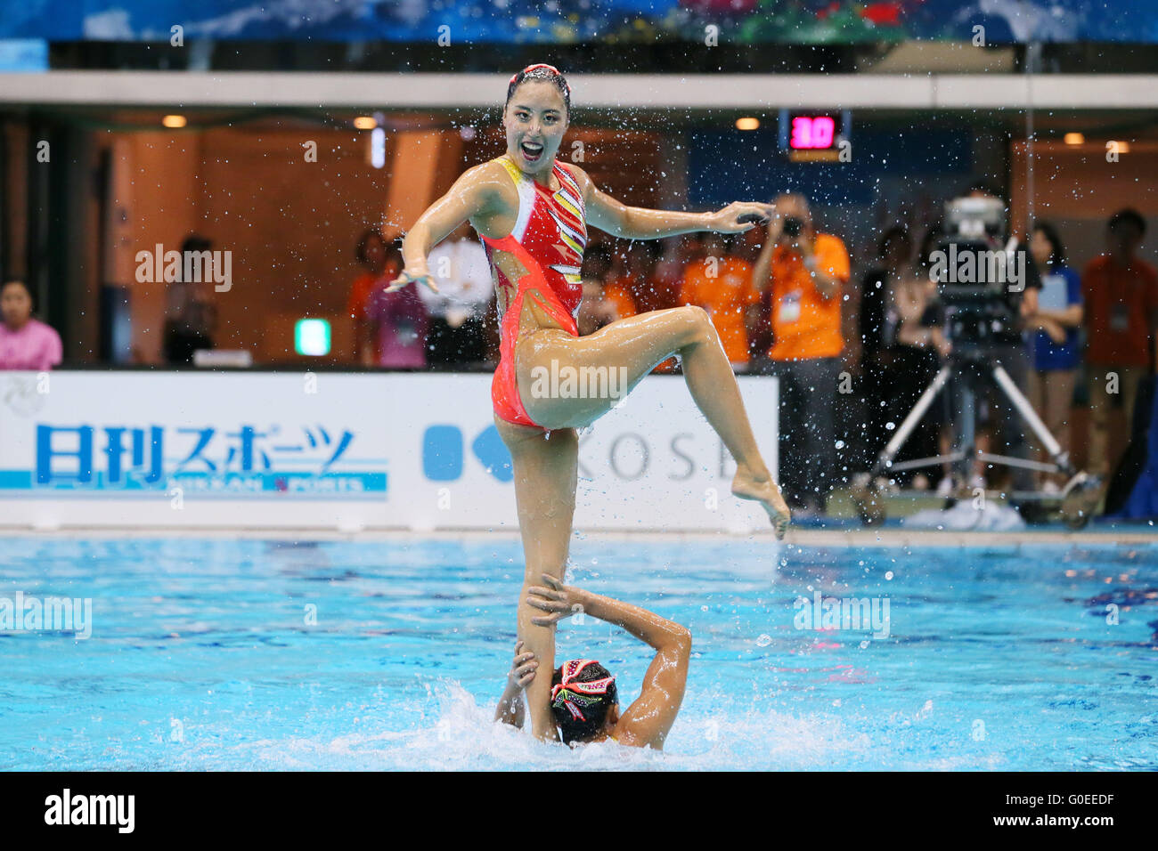 Japan synchronized swimming team hi-res stock photography and images ...