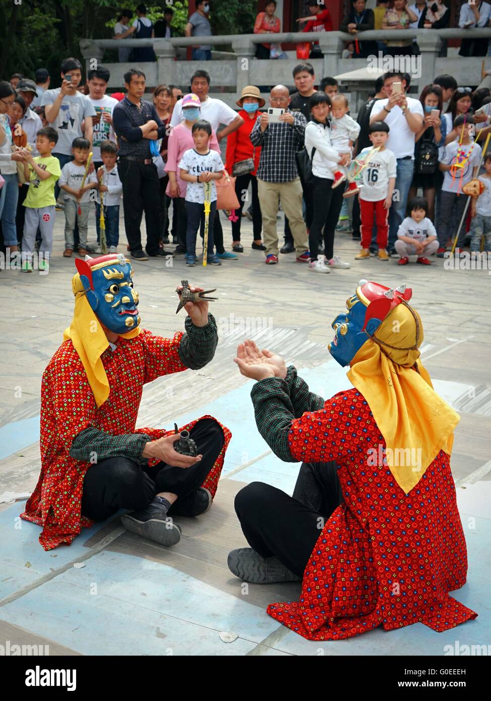 Yongcheng, China's Henan Province. 1st May, 2016. Tourists view Nuo ...