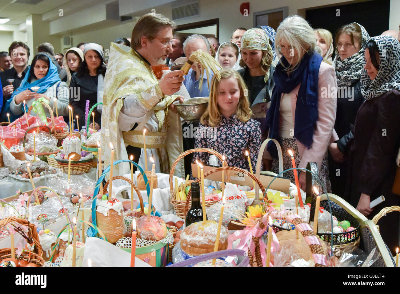 Hundreds of Canadian Russians celebrate the Holiest Day of the year at ...