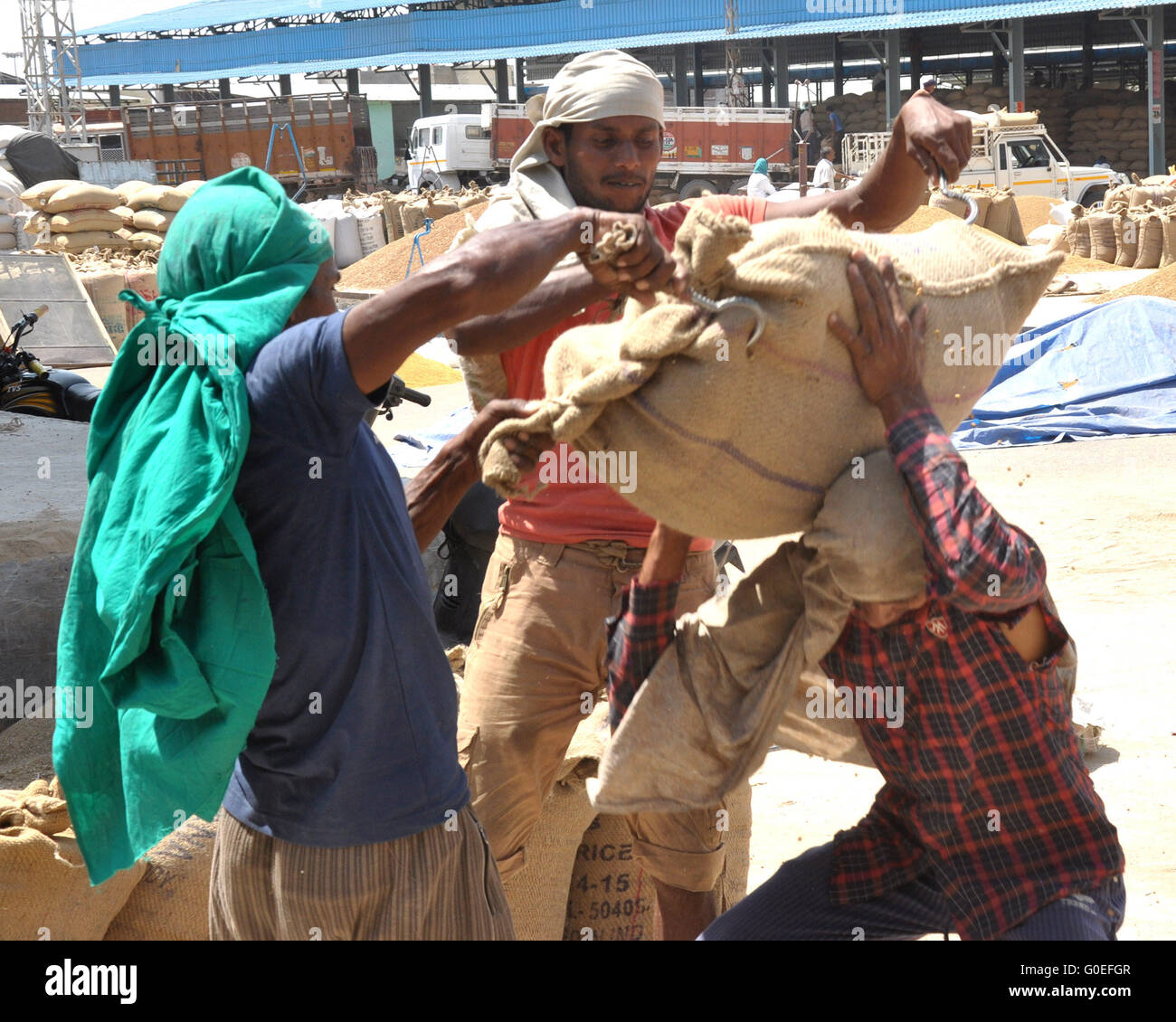 Majdoor hi-res stock photography and images - Alamy