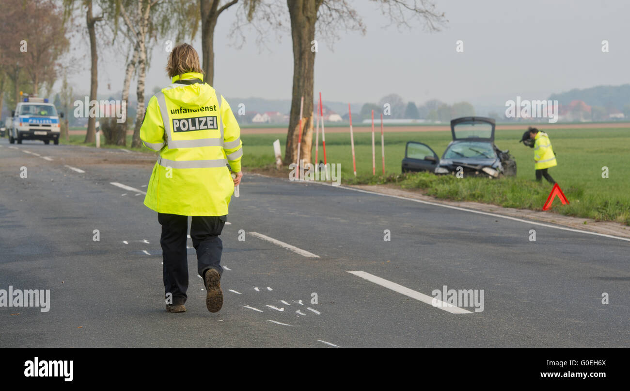 IMAGE REPEAT, ADDS NAME OF A VICTIM - Members of the German police ...