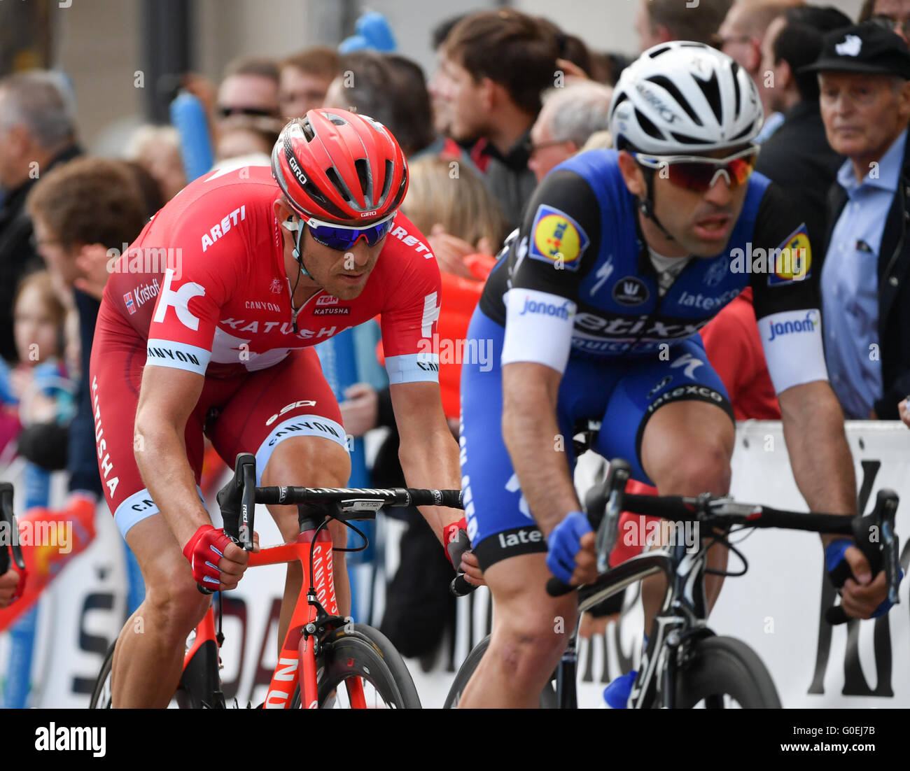 Norway's Alexander Kristoff (L) of Team Katusha in action behind ...