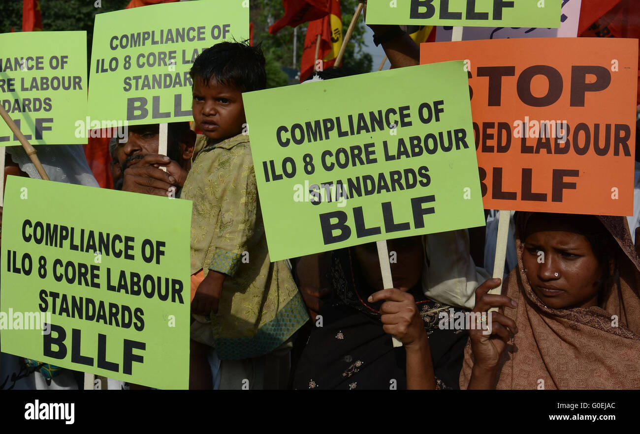 Pakistani bricks kiln laborers and Members of Bonded Labour Liberation ...