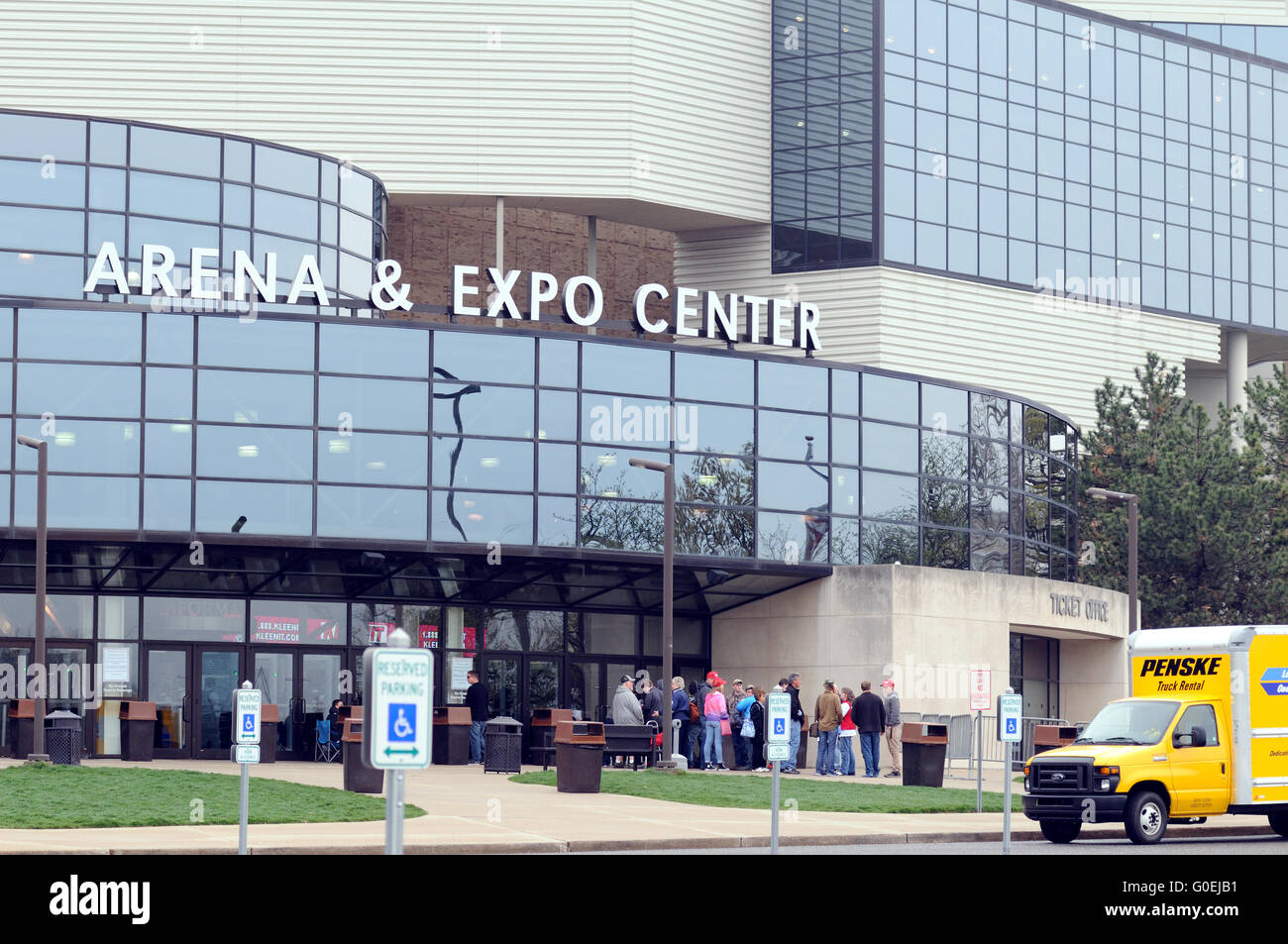 Fort wayne indiana crowd hi-res stock photography and images - Alamy