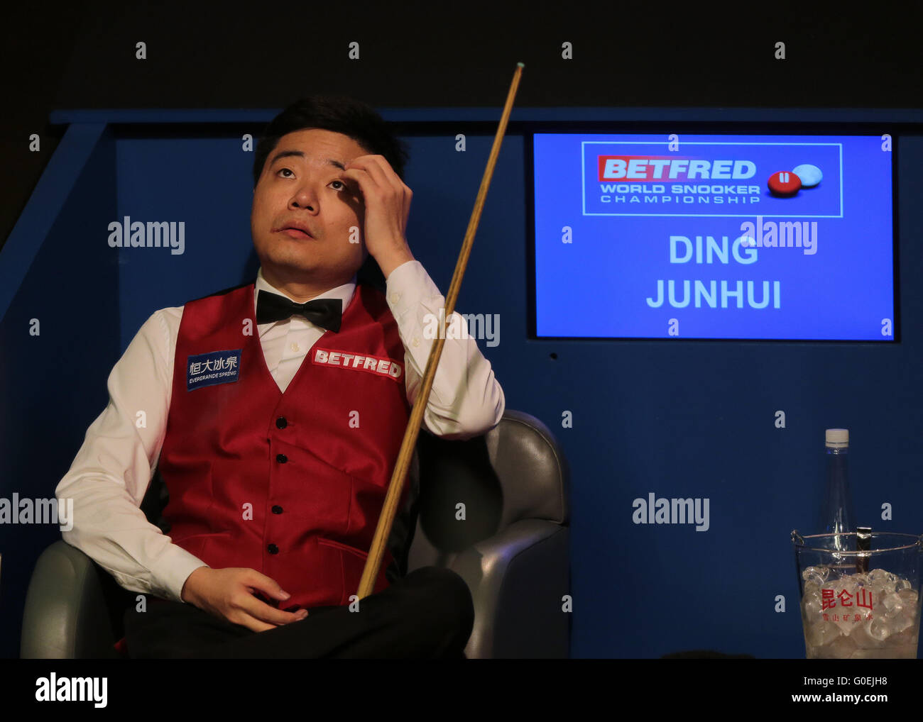 The Crucible, Sheffield, UK. 01st May, 2016. World Snooker Championship ...