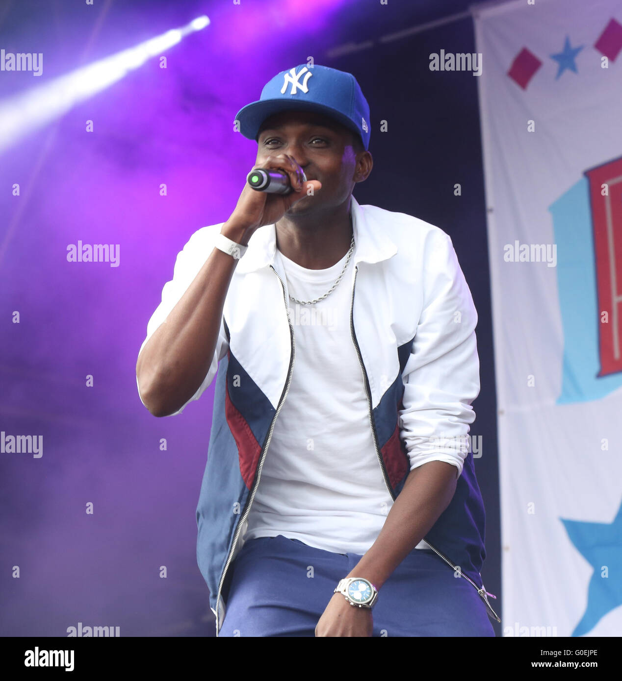 Portsmouth, Hampshire, UK. 1st May 2016. Reggie and Bollie Performing ...