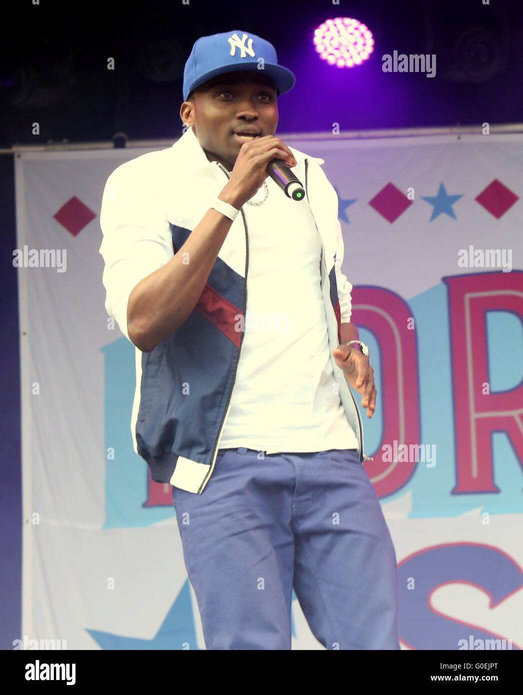Portsmouth, Hampshire, UK. 1st May 2016. Reggie and Bollie Performing ...