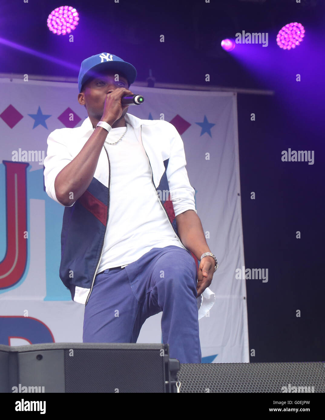 Portsmouth, Hampshire, UK. 1st May 2016. Reggie and Bollie Performing ...