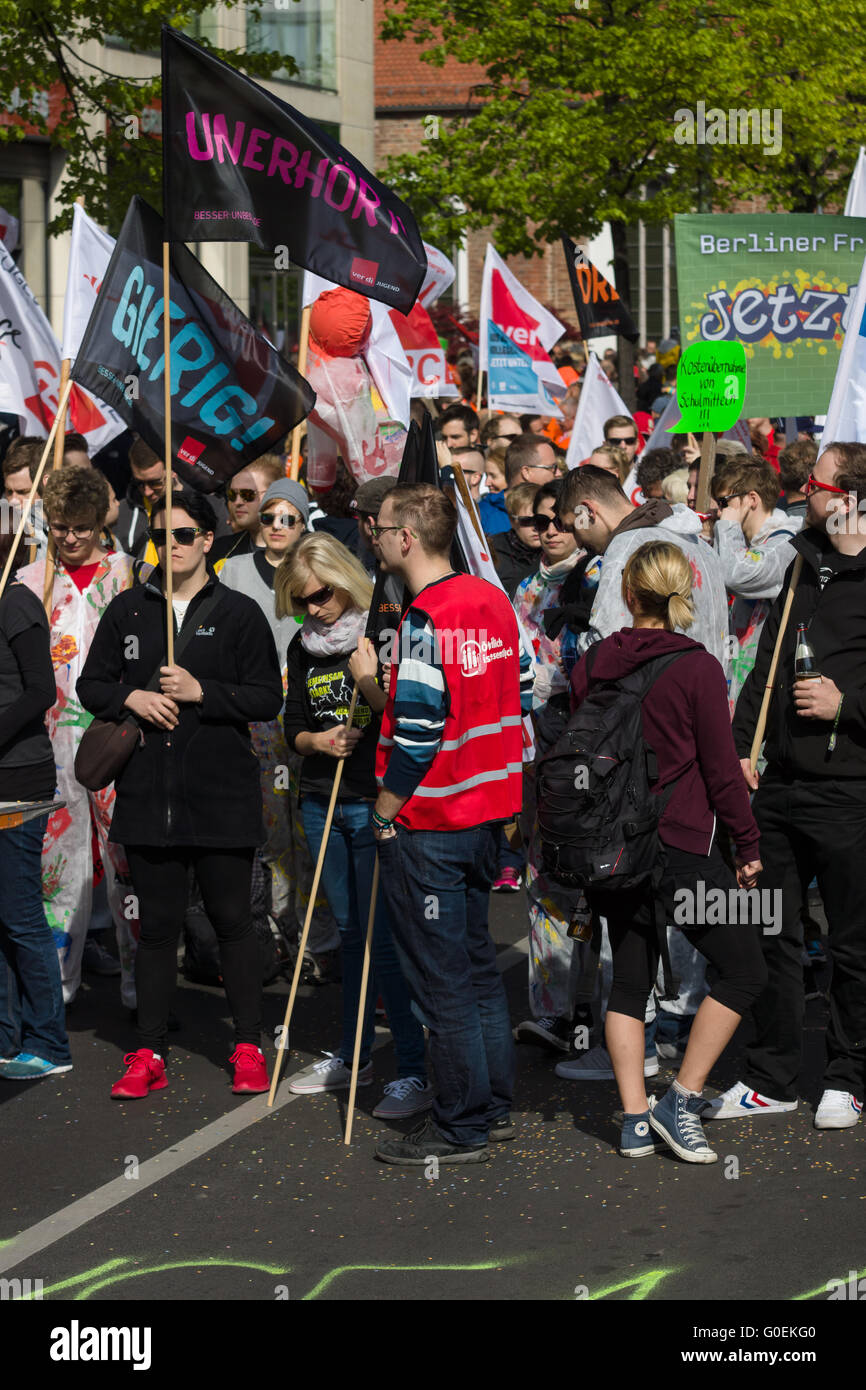Berlin, Germany. 1st May, 2016. Members of trade unions, workers and ...