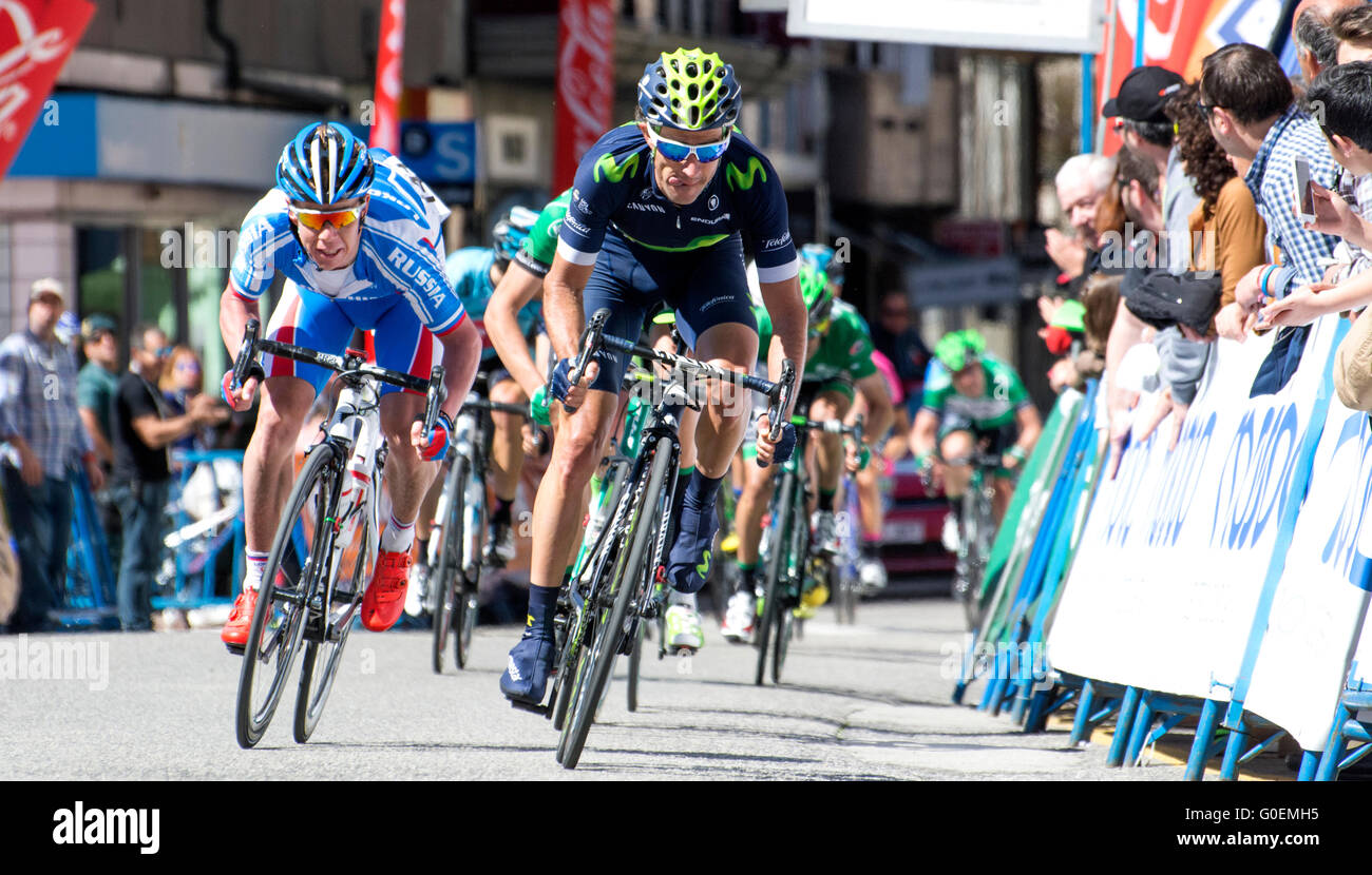 Pola de Lena, Spain. 1st May, 2016. Final sprint between Daniel Moreno ...