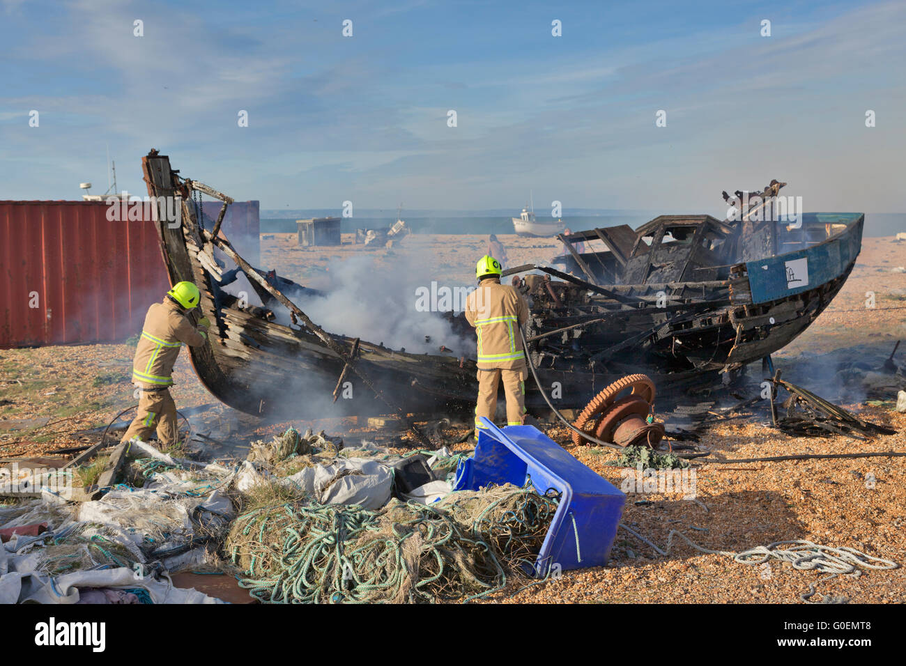 Dungeness beach, Kent, UK. Vandals set alight one of the derelict ...