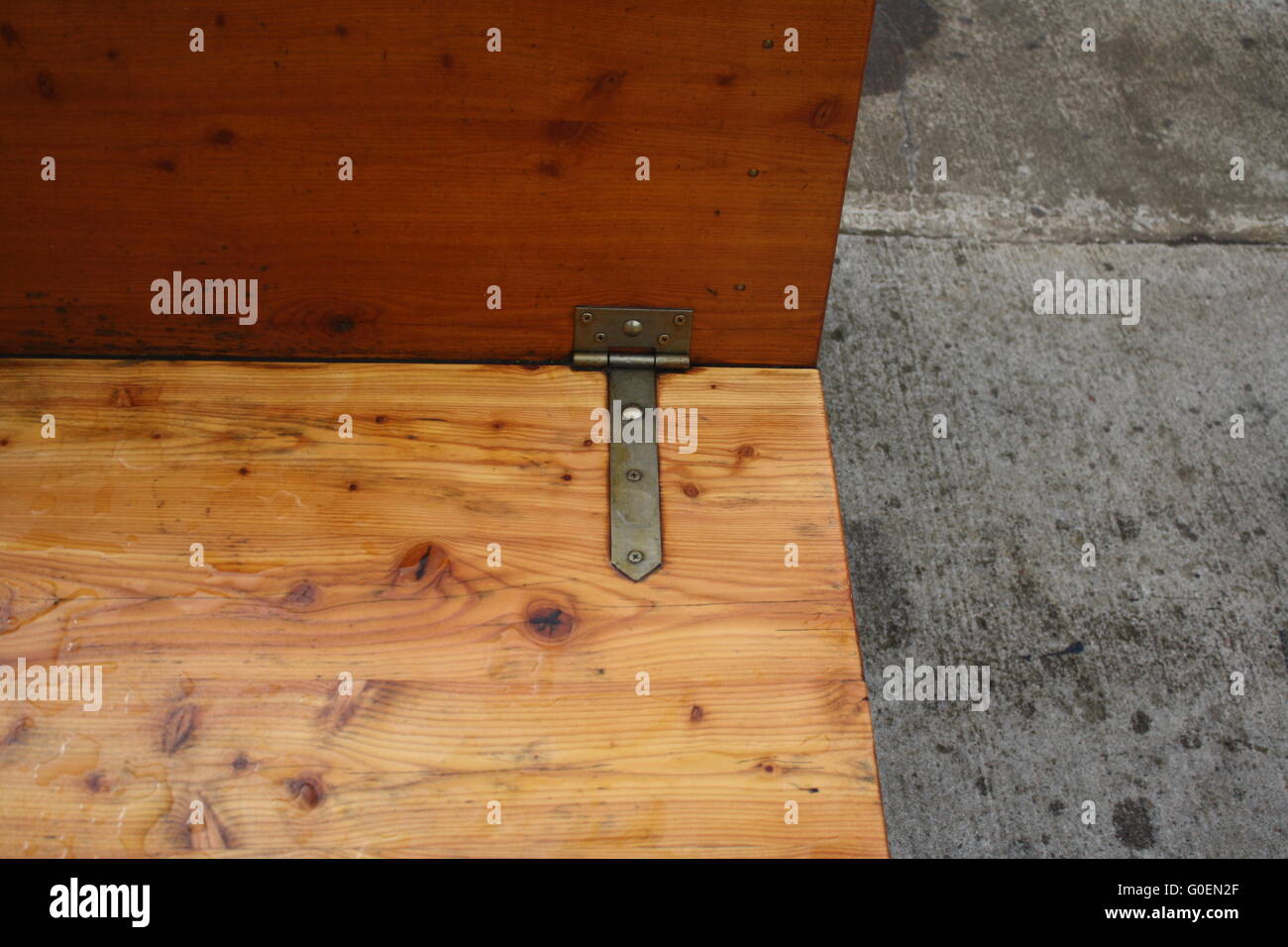 Hinge joint hi-res stock photography and images - Alamy