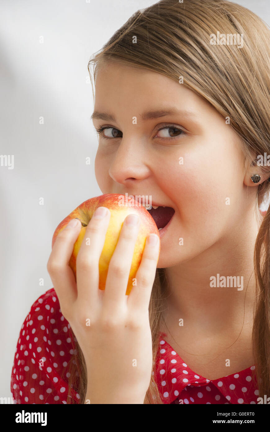 Teenage girl with apple Stock Photo - Alamy