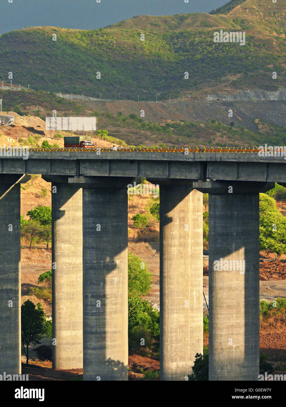 Tall bridge hi-res stock photography and images - Alamy