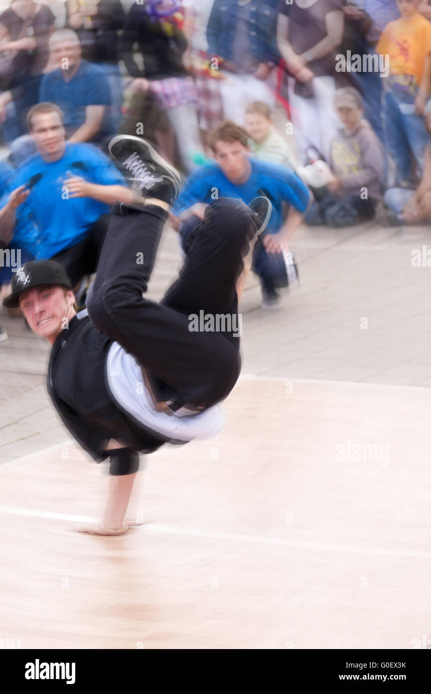 Breakdance leistung hi-res stock photography and images - Alamy