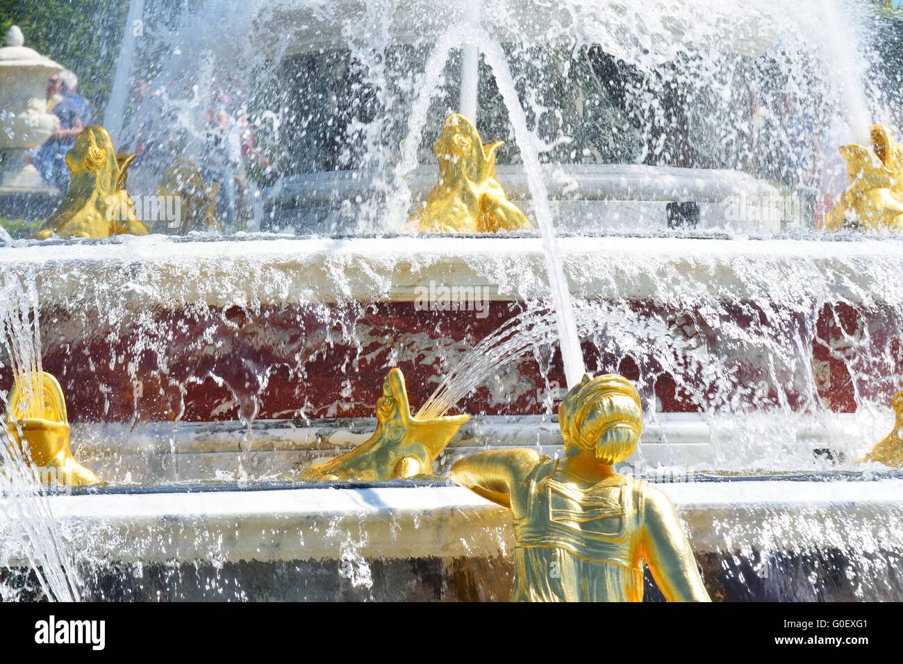 Golden fountain hi-res stock photography and images - Alamy