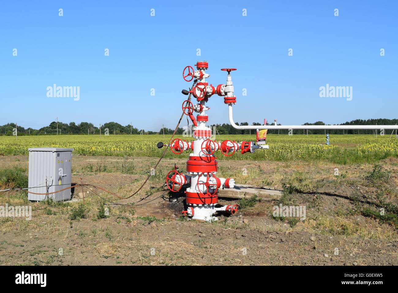 Oil rig well head hi-res stock photography and images - Alamy