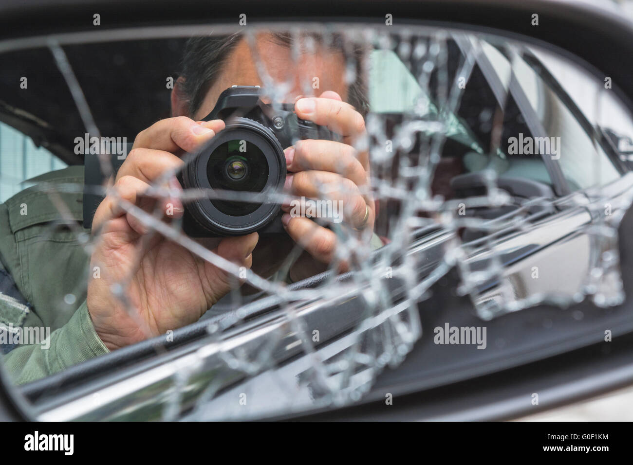 Hand broken mirror hi-res stock photography and images - Alamy
