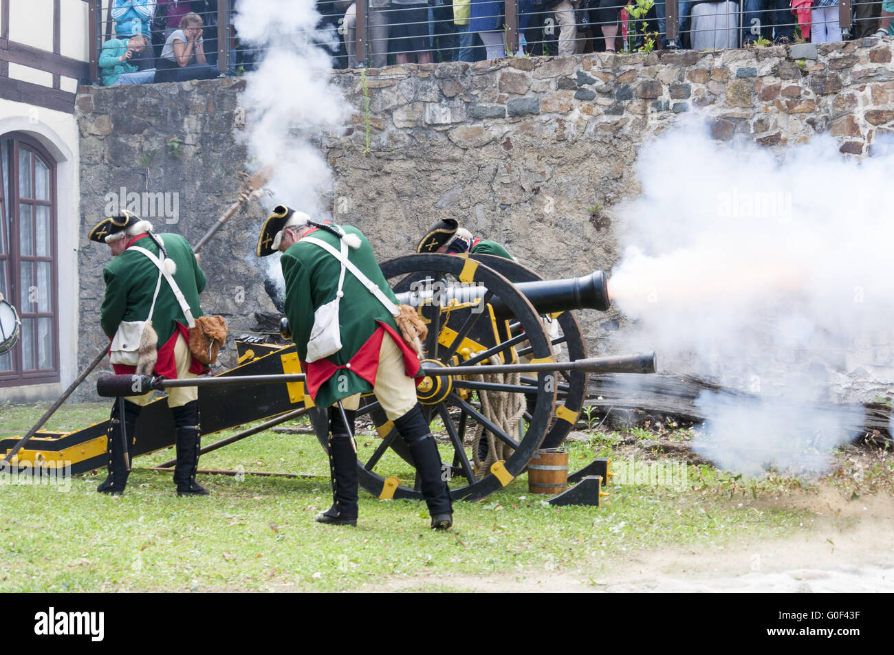 Artillery shot hi-res stock photography and images - Alamy