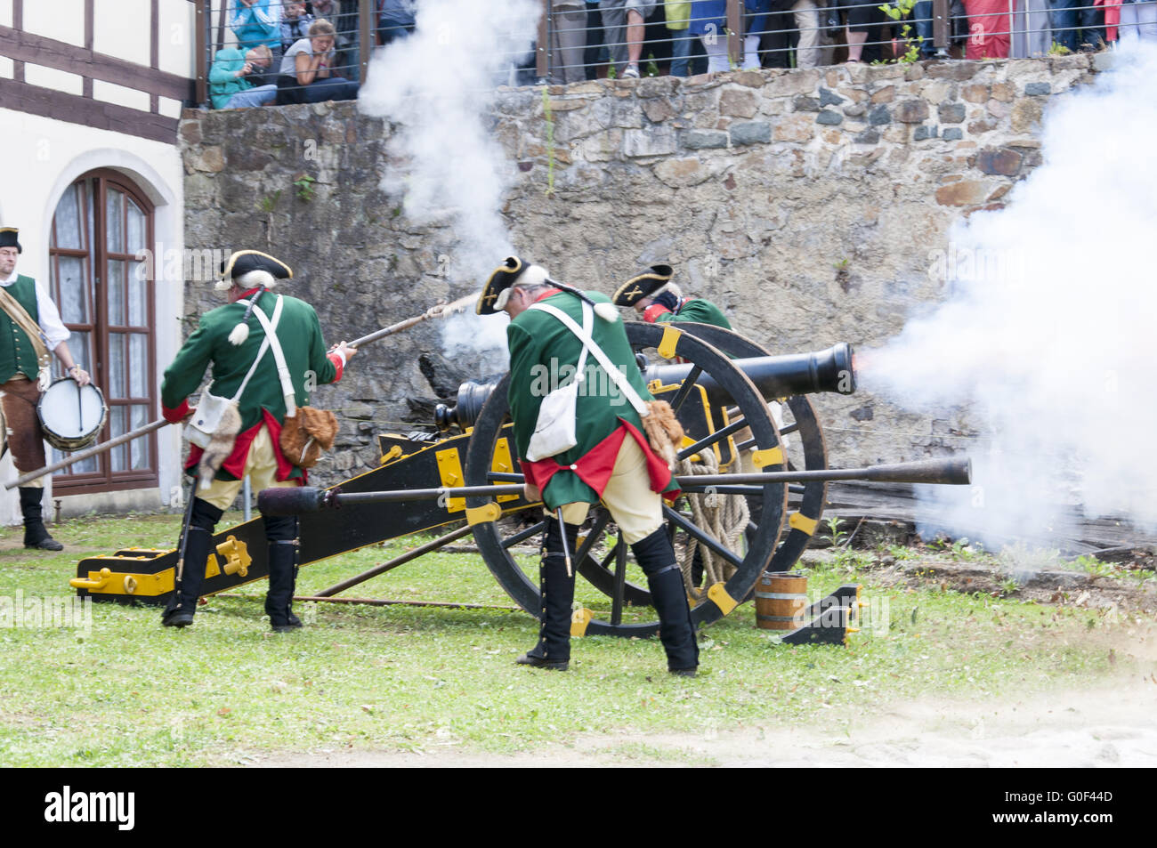 Gun firing shot hi-res stock photography and images - Alamy