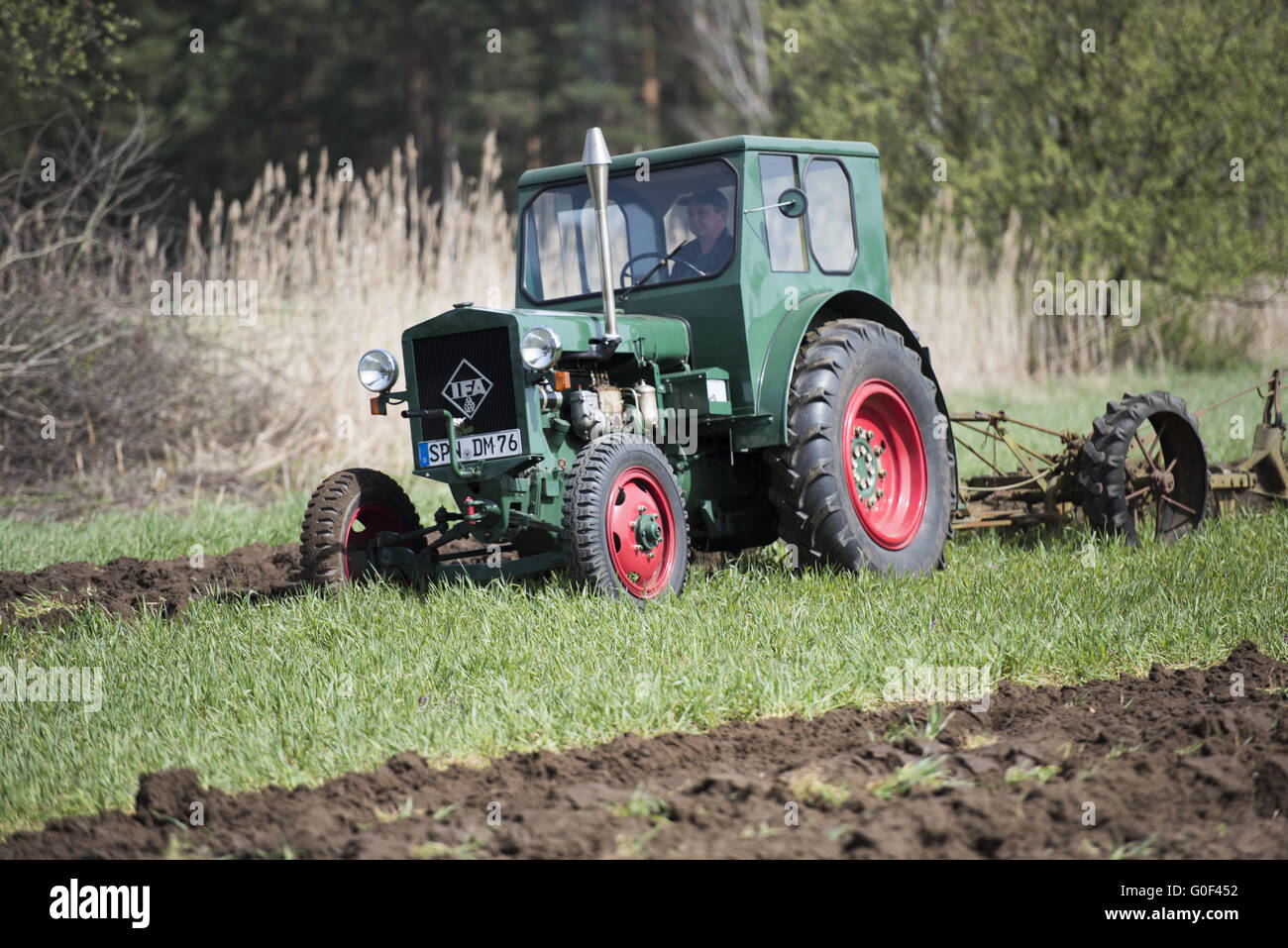 Farrow old tractor hi-res stock photography and images - Alamy