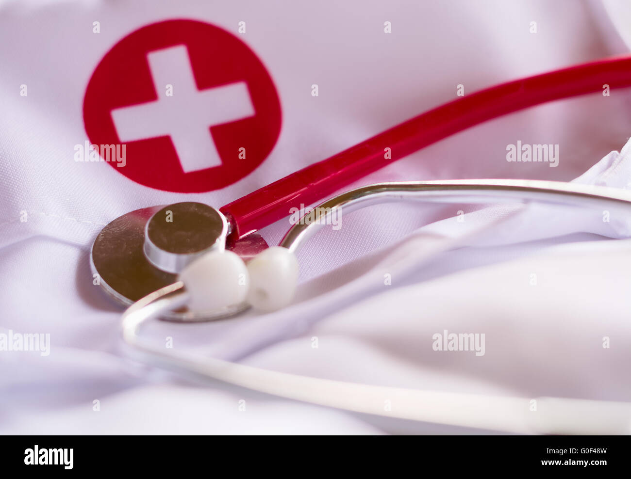 Red cross hospital symbol hi-res stock photography and images - Alamy