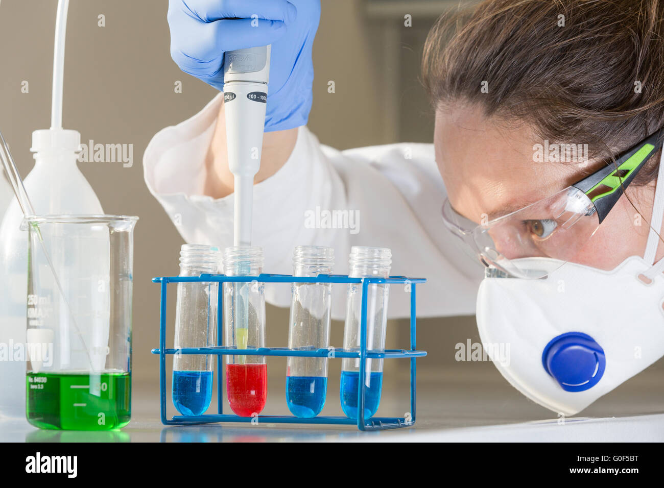 Experiment labor hi-res stock photography and images - Alamy