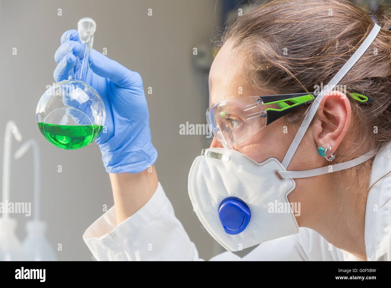 Experiment labor hi-res stock photography and images - Alamy