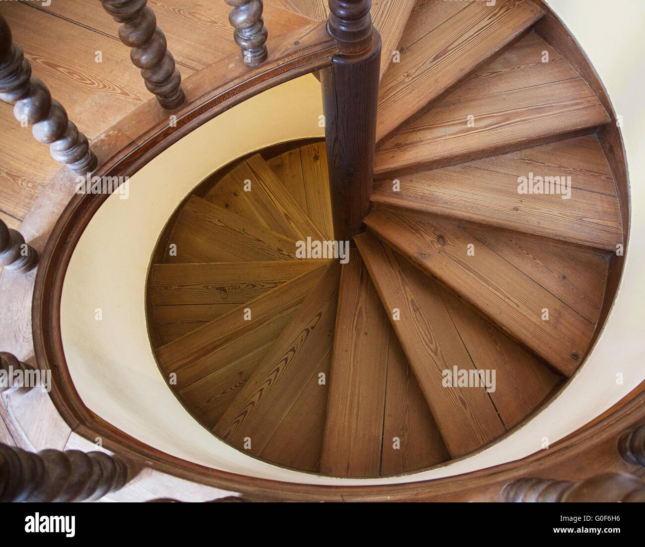 Curled staircase hi-res stock photography and images - Alamy