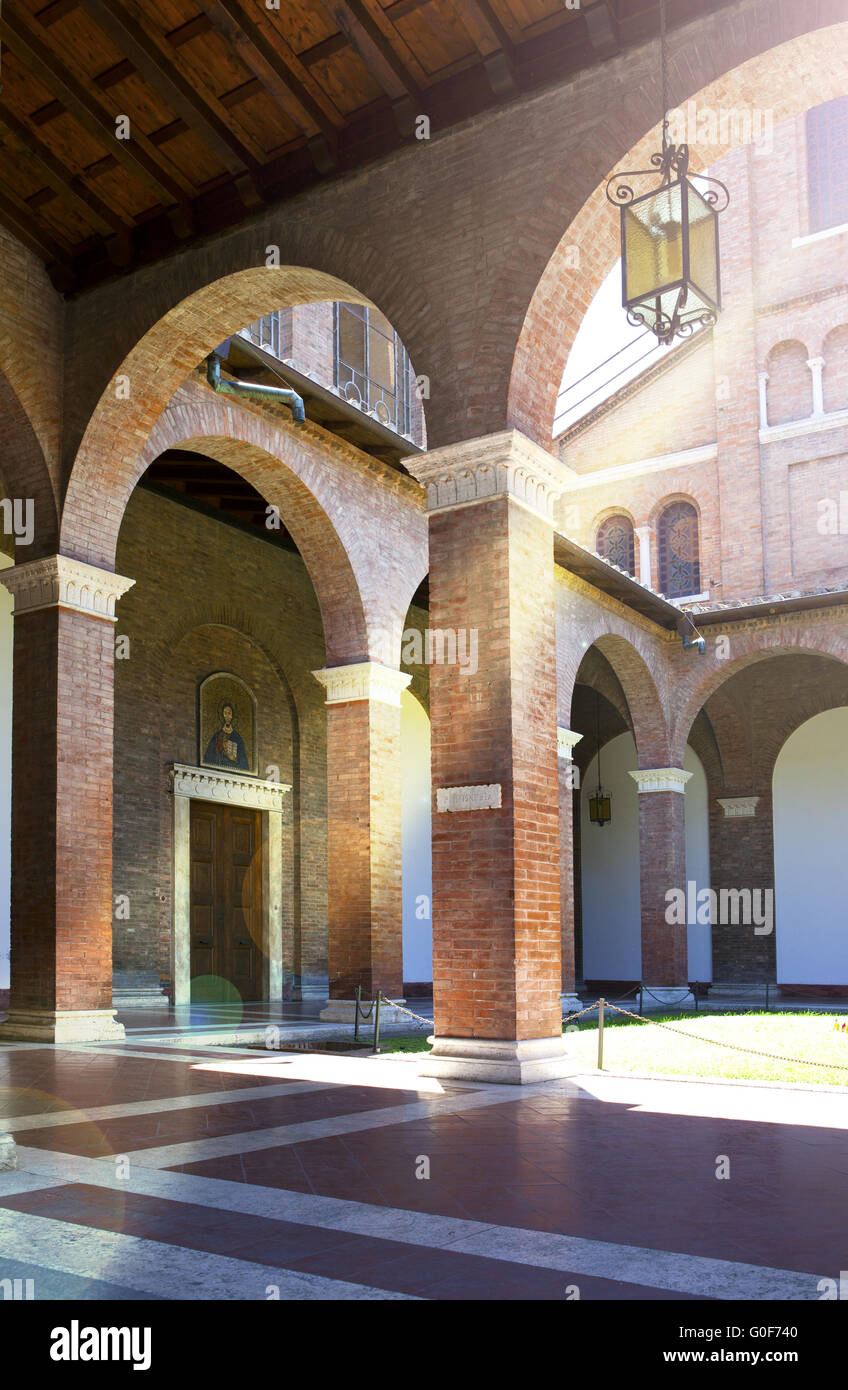 Rome, Italy. Basilica courtyard Stock Photo - Alamy