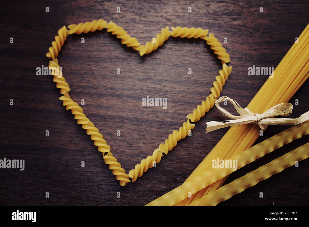 Spaghetti love, heart symbol on the wood table Stock Photo - Alamy