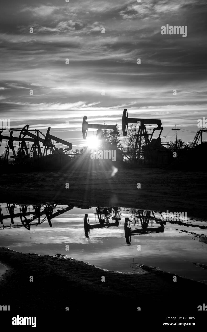 Oil rig Black and White Stock Photos & Images - Alamy