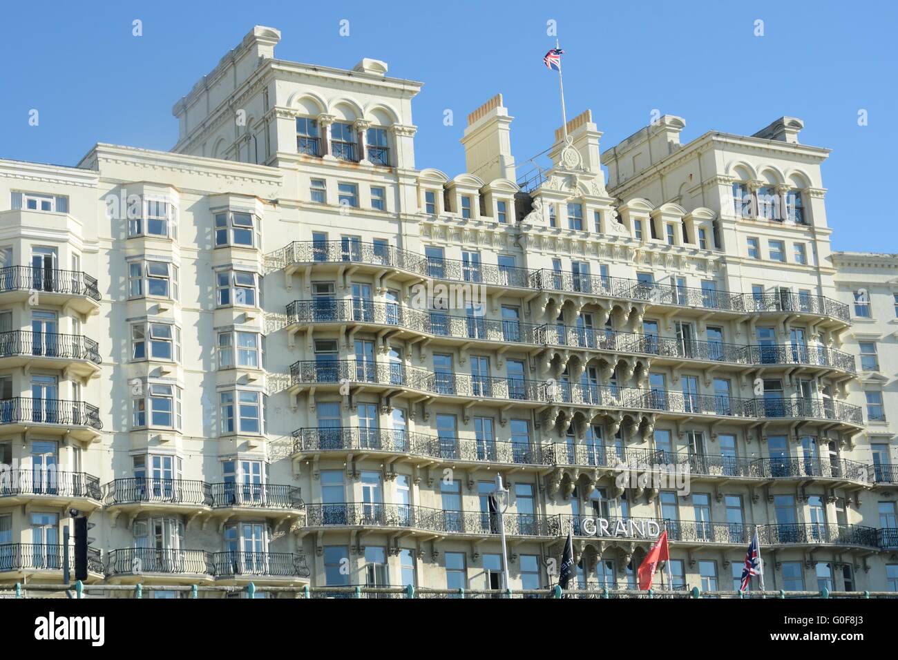 Old fashioned hotel facade hi-res stock photography and images - Alamy