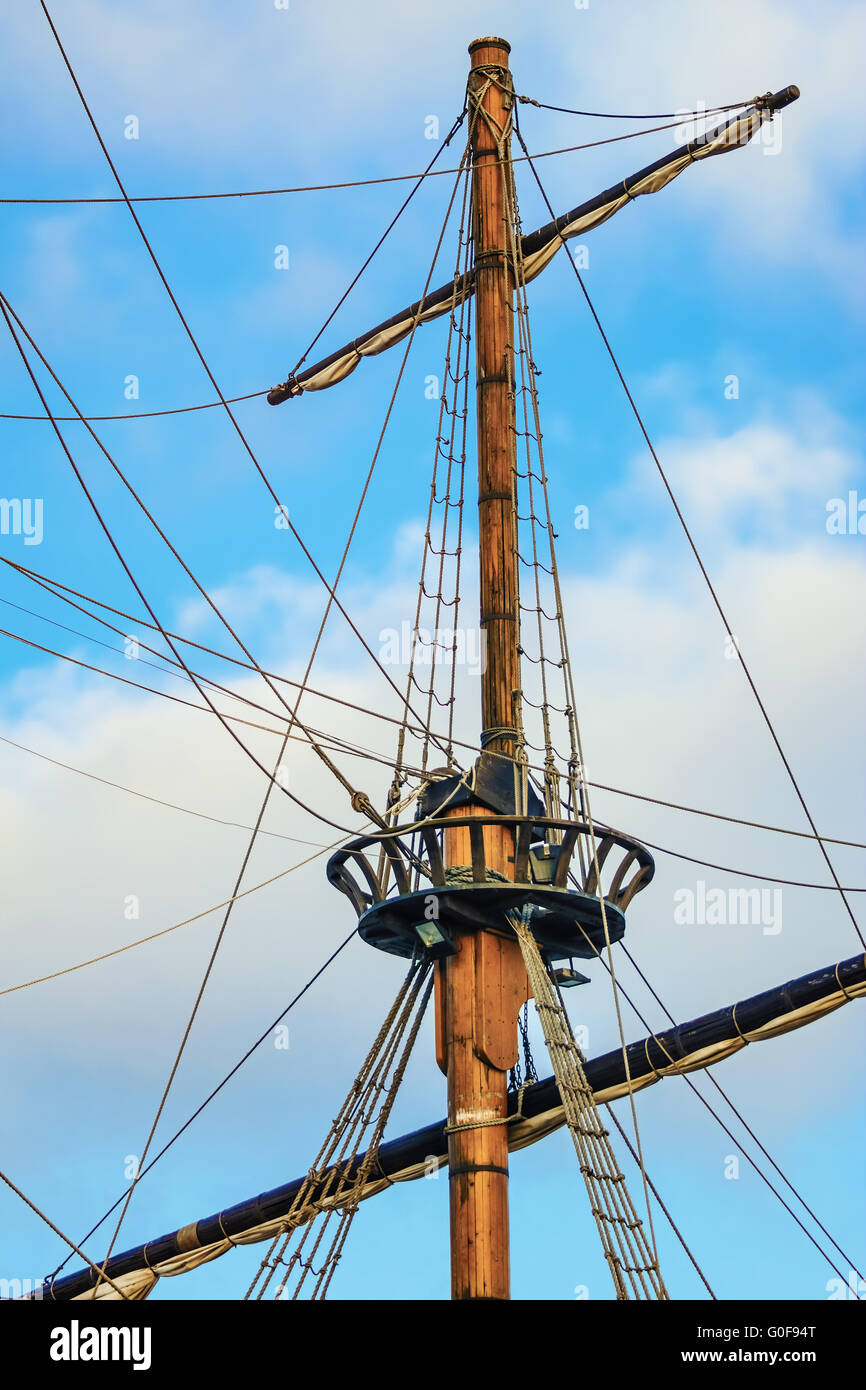 Full rigged ship hi-res stock photography and images - Alamy