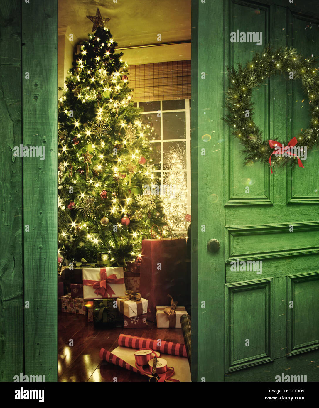 Door opening to christmas tree hi-res stock photography and images - Alamy