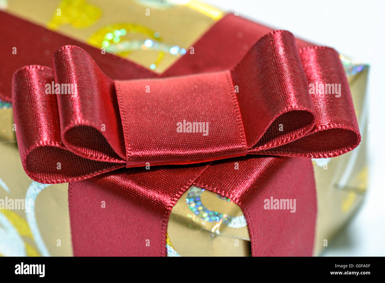 Wrapped gift with red ribbon and bow Stock Photo - Alamy