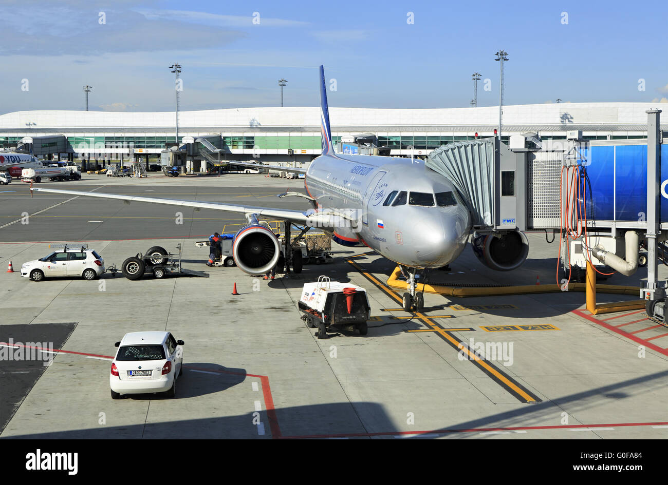 Aircraft being serviced hi-res stock photography and images - Alamy